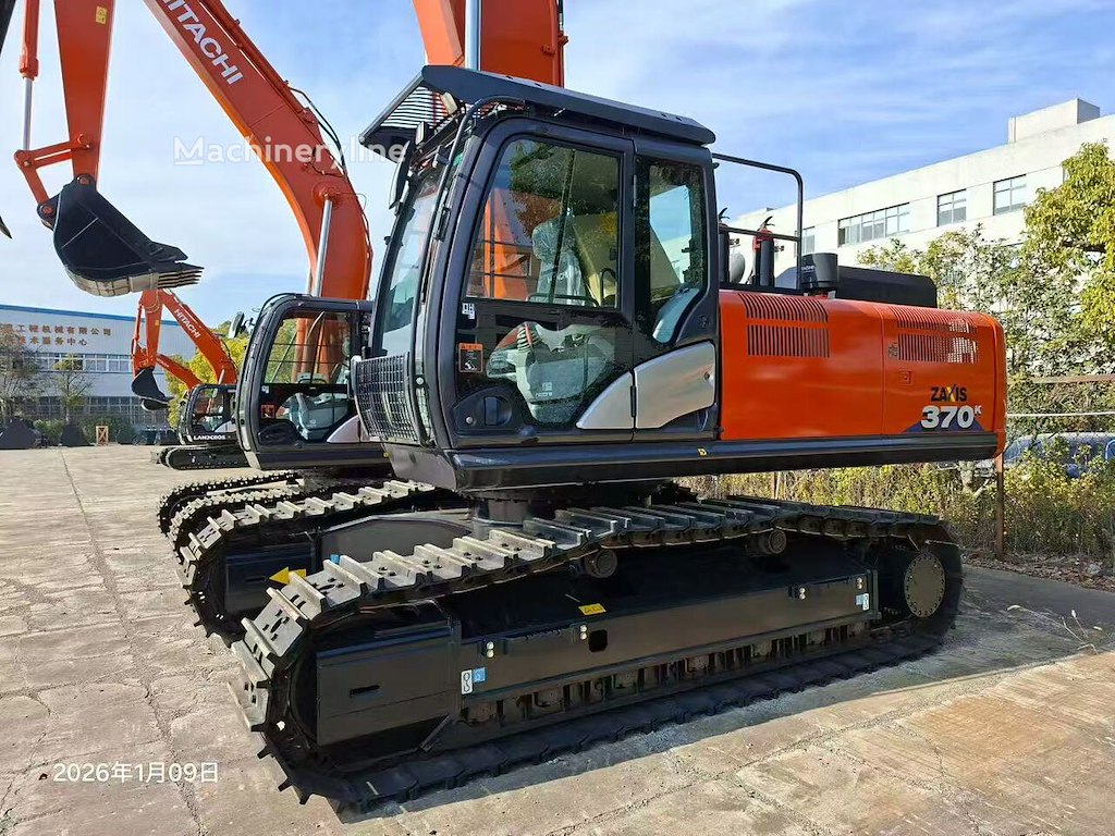 Novi Hitachi ZX370K bager guseničar