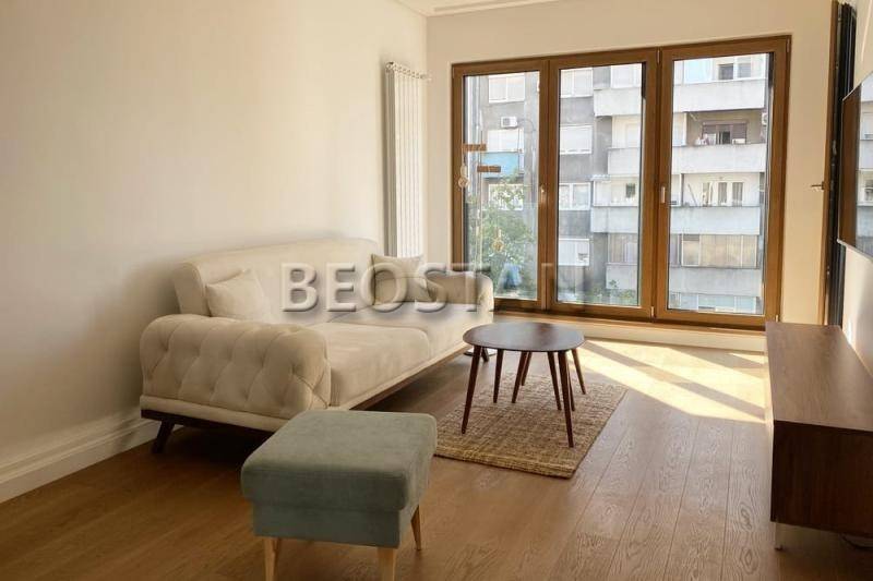 Trosobni stan Sarajevska, Beograd