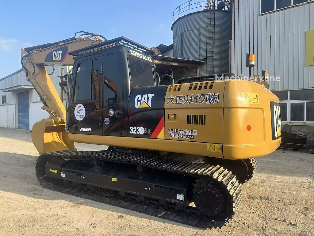 Caterpillar 323D2L bager guseničar
