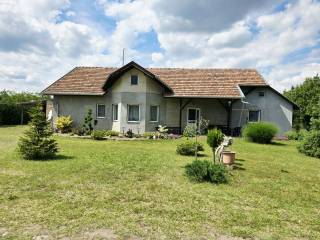 Samostalna porodična kuća 136 m², Centar 1, Subotica
