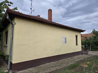 Samostalna porodična kuća 82 m², Centar 1, Subotica