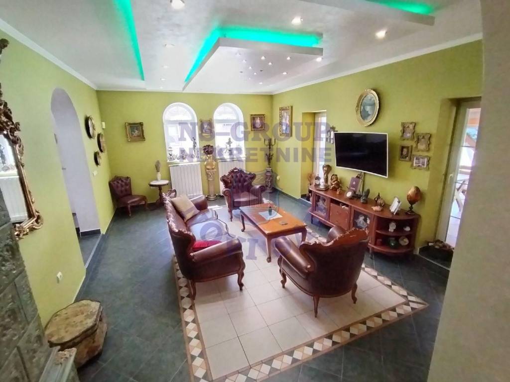 Samostalna porodična kuća 232 m², u dobrom stanju, Veternička Rampa, Novi Sad