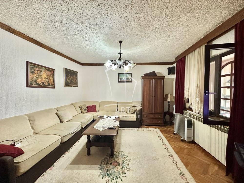 Samostalna porodična vila Zmaj Jovina, Centar, Stara Pazova