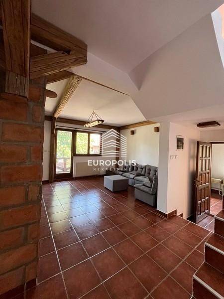Samostalna porodična vila Save Uroševića, Ripanj - Šuplja Stena, Beograd