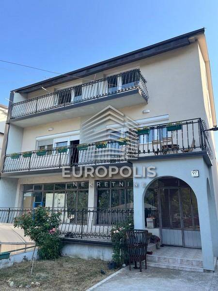 Samostalna porodična vila 555 m², Stara Pazova