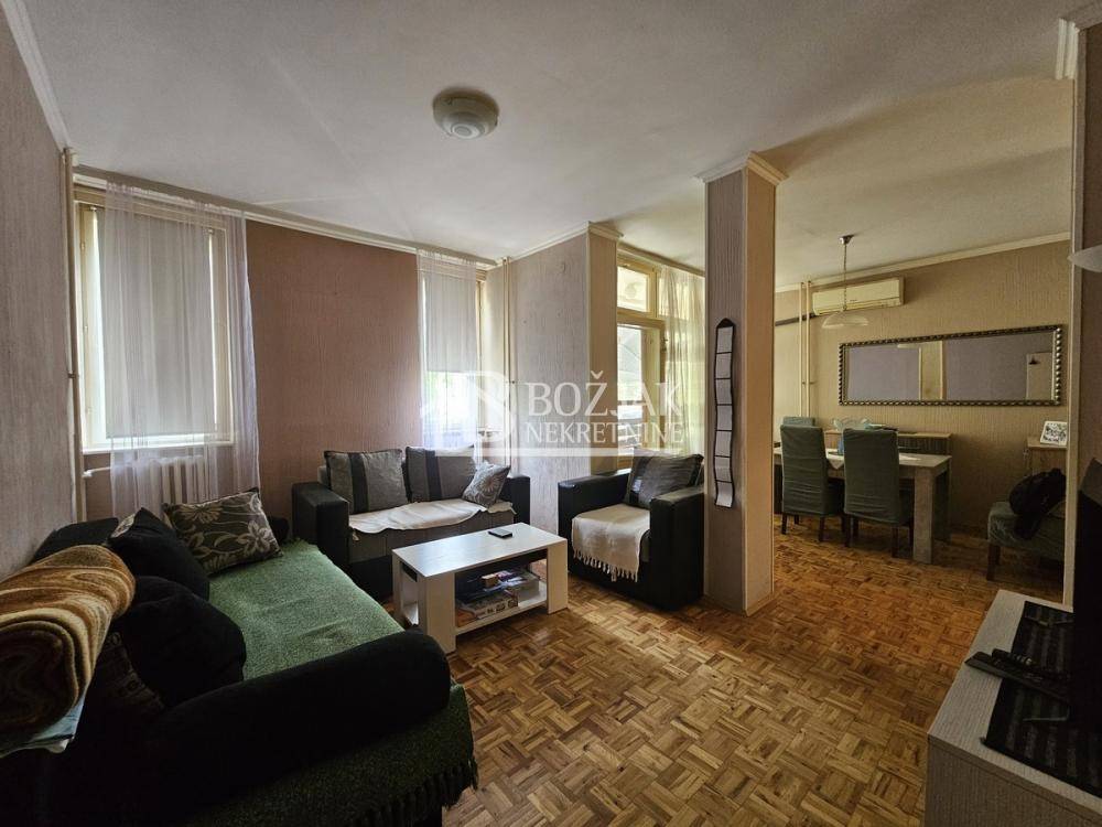 Trosobni stan 4. jula, Zrenjanin