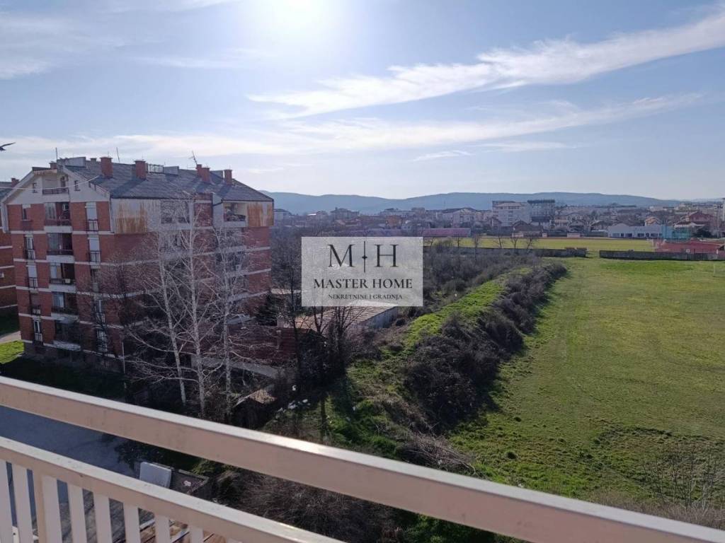 Trosobni stan četvrti sprat, Ćuprija