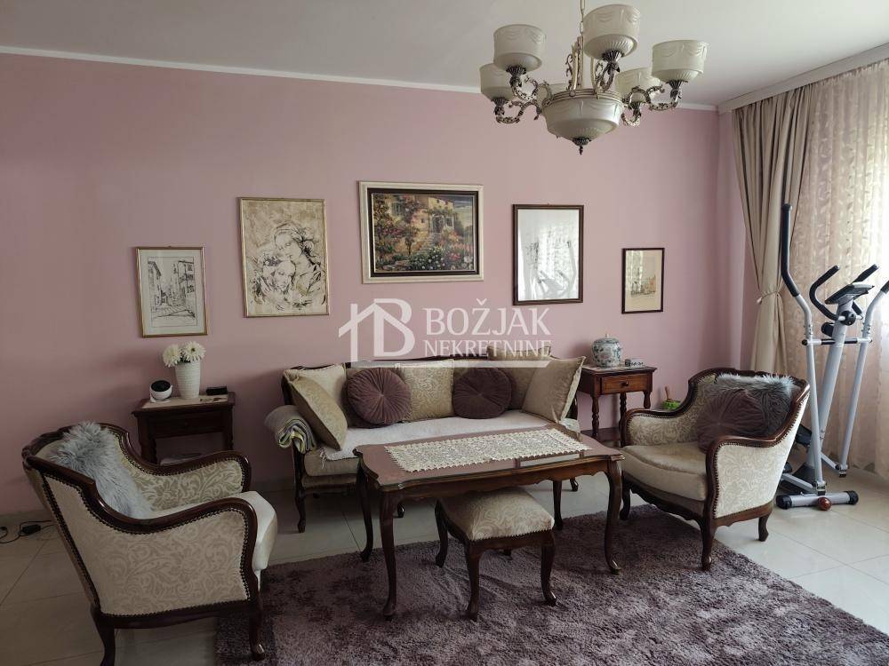 Trosobni stan 4. jula, Zrenjanin