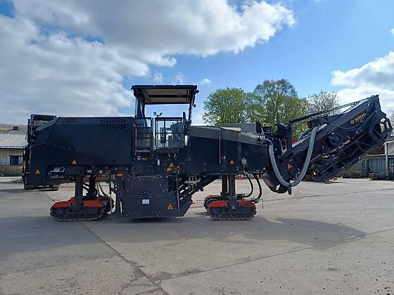 Nova BOMAG BM 2000/65 glodalica za asfalt