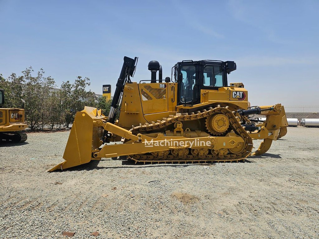 Novi Caterpillar D8 buldožer