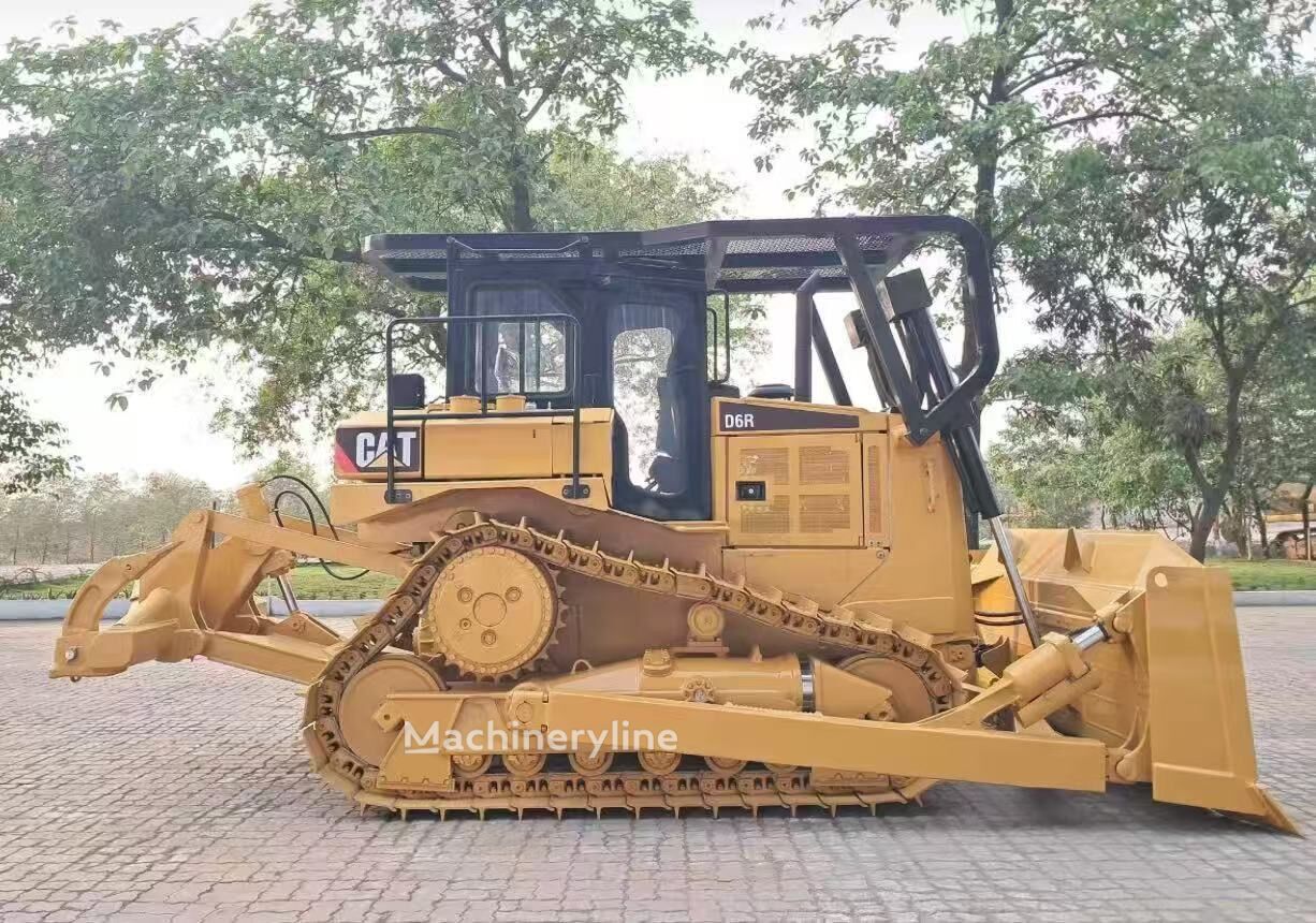 Novi Caterpillar D6R2XL buldožer