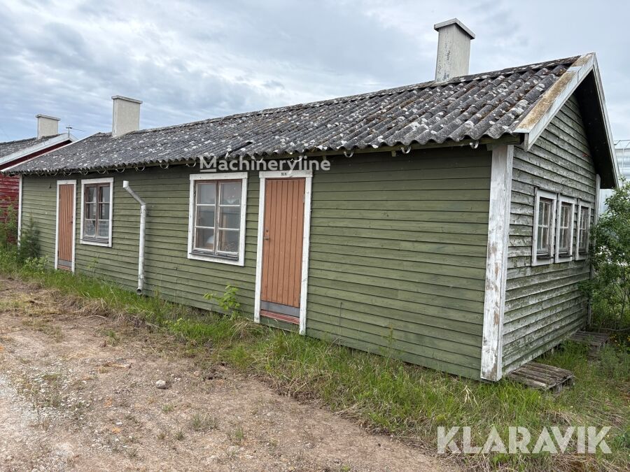 Prodaje se Bod med lägenhet & utrivet förråd 13x4,3m stambeni kontejner na aukciji