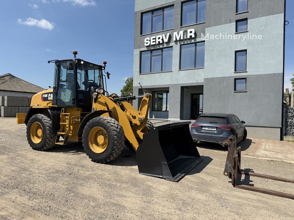 Caterpillar 910M prednji utovarivač