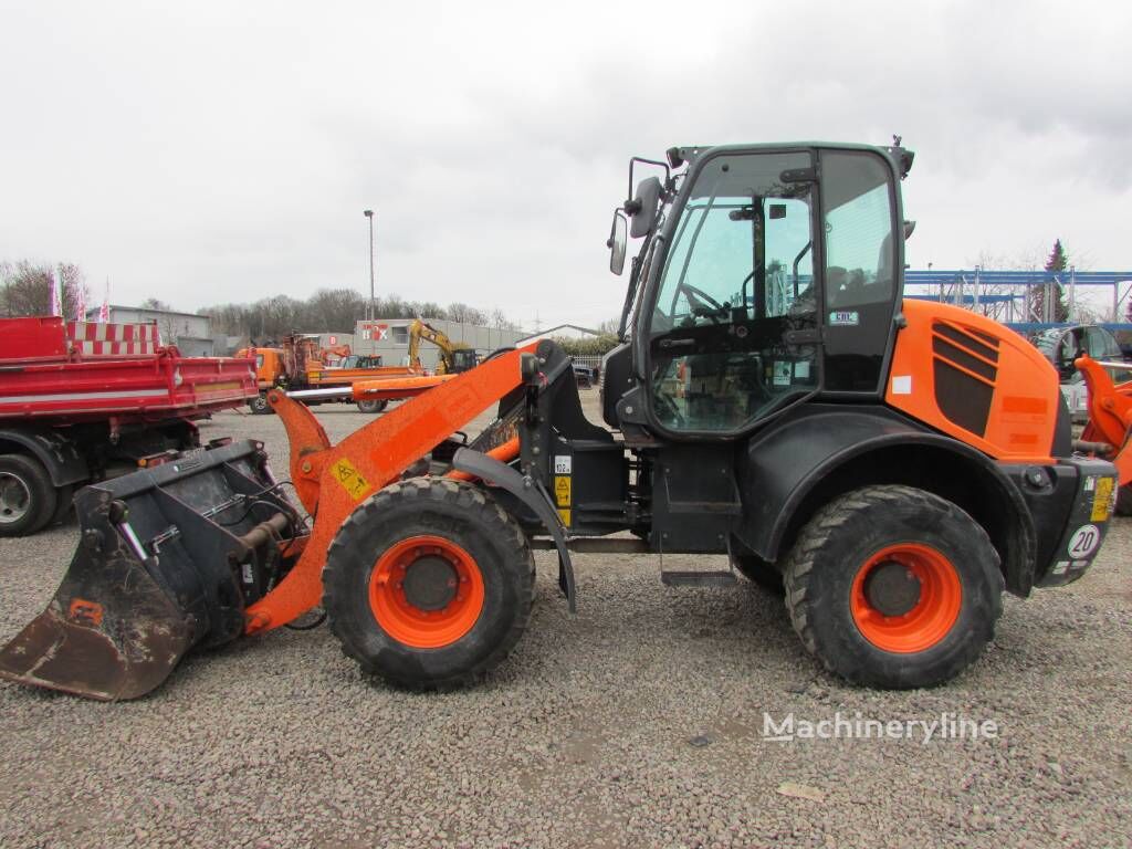 Komatsu WA 100 M-7 Radlader 29.000 EUR prednji utovarivač