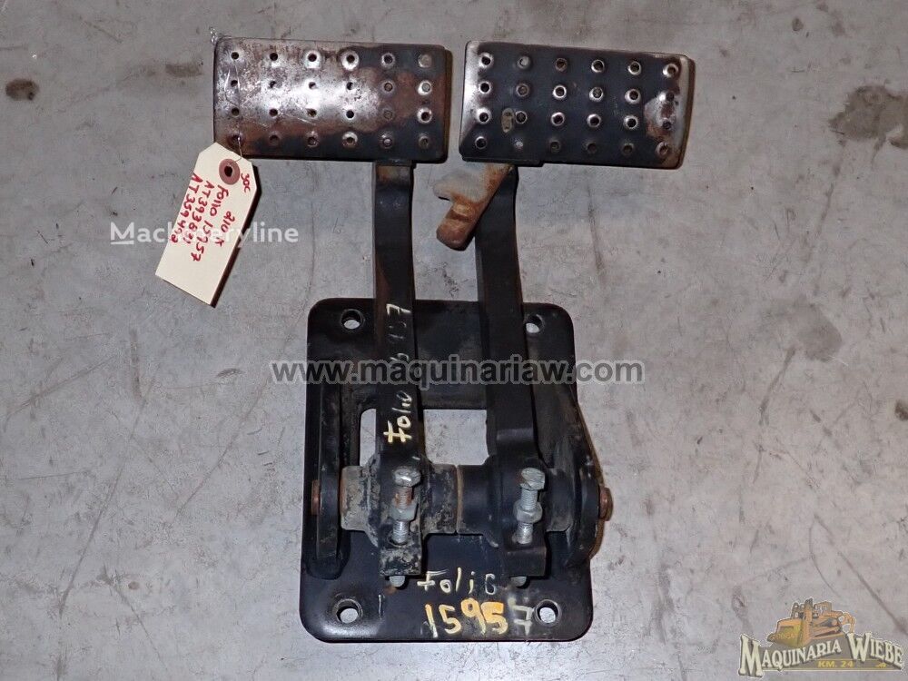 AT393831 sklop pedala za John Deere 210K bagera-utovarivača