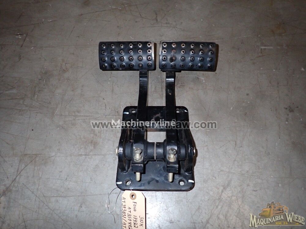 AT359492 sklop pedala za John Deere 310K bagera-utovarivača