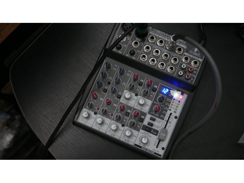 Behringer Xenyx 1002FX - Sa efektima - Kao nova