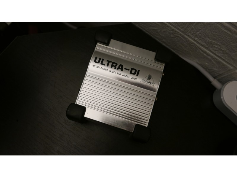 Behringer Ultra-DI DI100 - Aktivni DI Box
