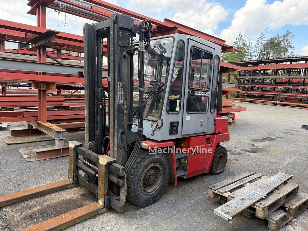 Prodaje se Kalmar 1994 Kalmar DC-4-500 Truck / 4 Tonn løftekakasitet / Diesel / Se dizel viljuškar na aukciji