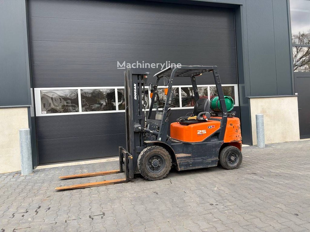 Prodaje se Doosan GX25 viljuškar na gas na aukciji
