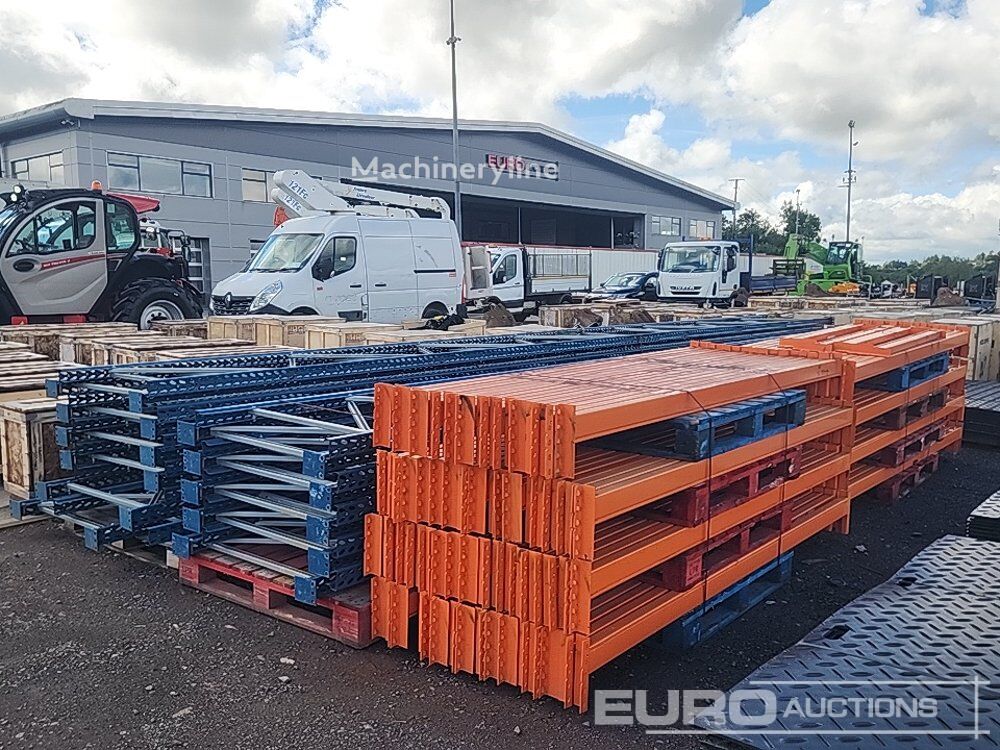Prodaje se 9m Uprights (22 of) Cross Members (130 paletni regal na aukciji