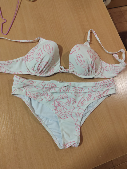 Belo-roze kupaći