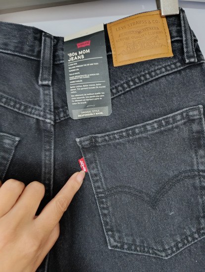 Levis mom fit farmerke 27