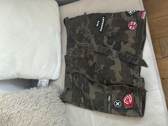Superdry maskirna suknjica