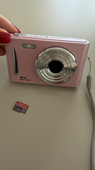 Digitalni fotoaparat 50MP + 8GB kartica - NOVO