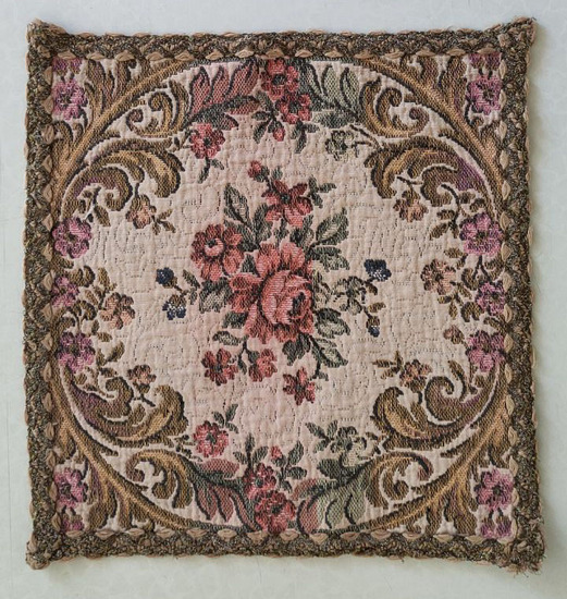 Vintage tapiserijski podmetač 30x27 cm