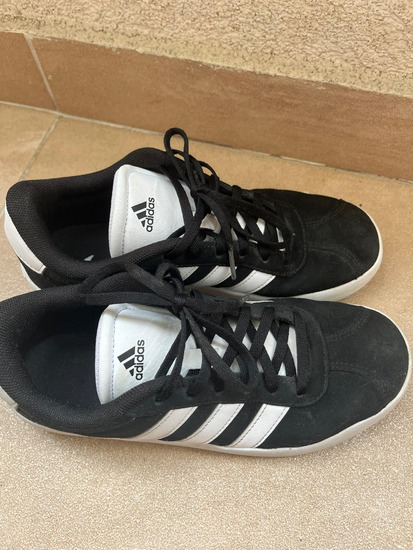 Adidas decije patike