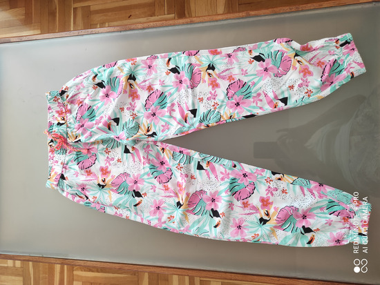Letnje pantalone 8-9 g