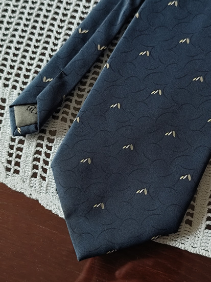 Vrhunska micro pattern Hugo BOSS kravata SVILA