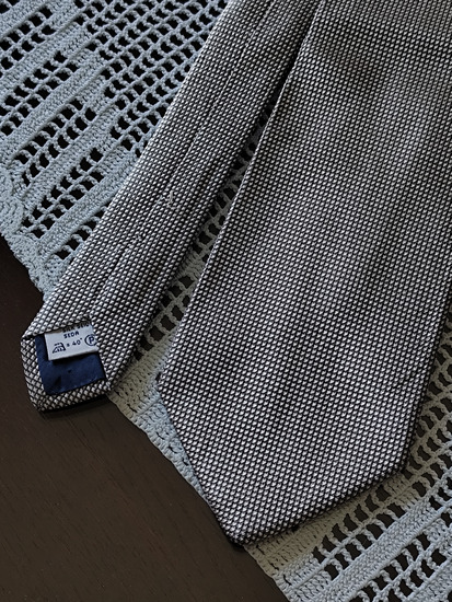 Skupocena zakardna tkana GIVENCHY srebrna kravata
