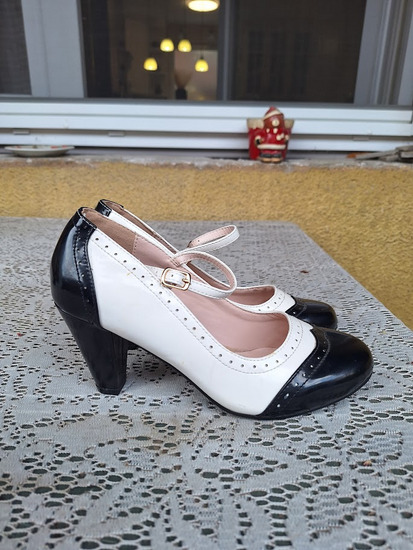 Cipele NOVE 38