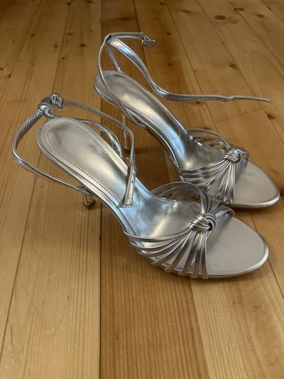Sandale srebrne nove