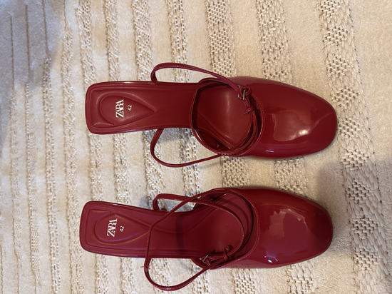 NOVO! Zara sandale
