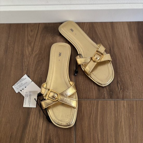 Zara prelepa zlatne kožne papuče Novo