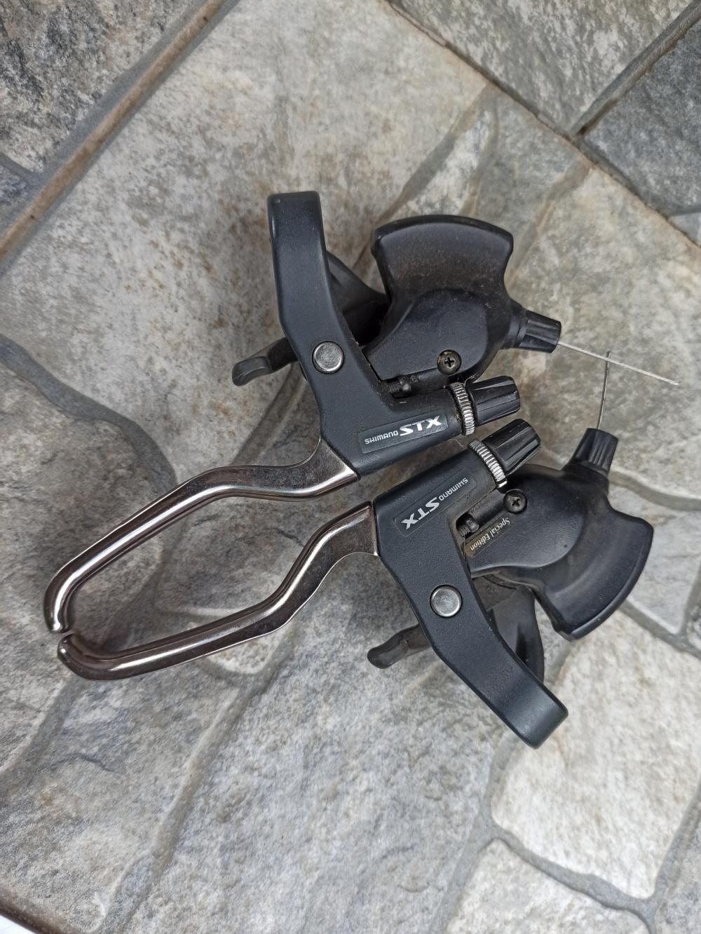 Shimano STX sifteri