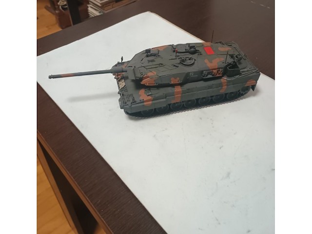 Gotova maketa tenka German Leopard razmera 1:35