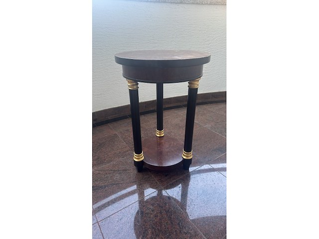Stočić za lampu