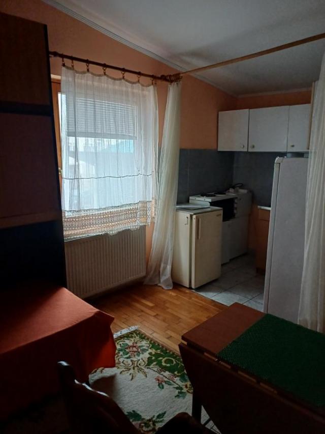 Garsonjera 21 m², Novi Sad, 1. sprat