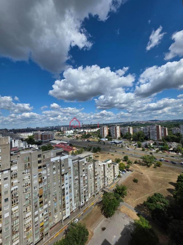 Blok 62. TC Enjub. Lep pogled. Garaža. Terasa.
