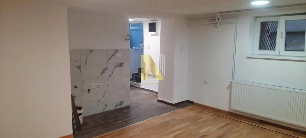 Renovirana garsonjera, 28m2+5m2 terase, Adice