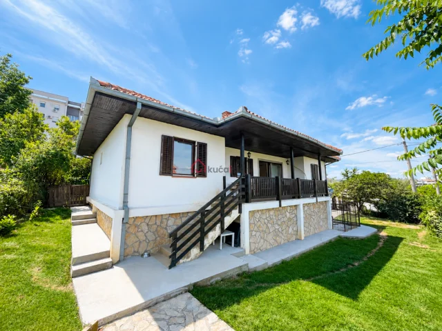 Porodična kuća. Panoramski pogled. Sauna. Veliko dvorište
