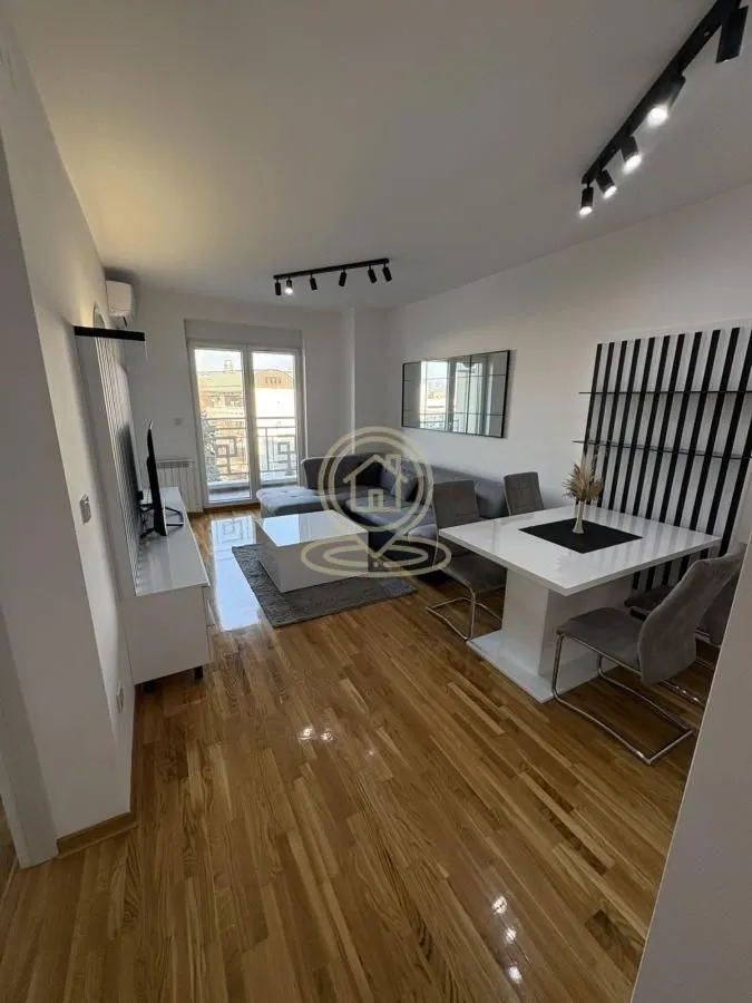Izdavanje, dvosoban stan, 52m², Hala Pionir, Palilula Sve Podlokacije