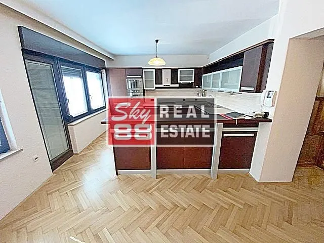 Izdavanje, kuća, 412m², Voždovac Sve Podlokacije, Beograd