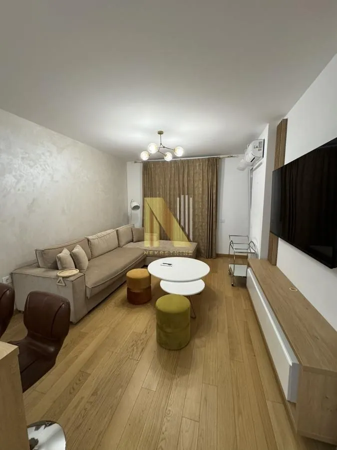 Izdavanje, dvosoban stan, 58m², Centar, Novi Sad