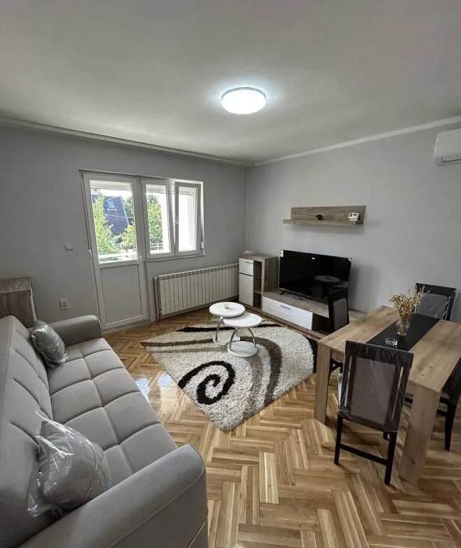 Izdavanje, trosoban stan, 85m², Zeleno Brdo, Zvezdara Sve Podlokacije
