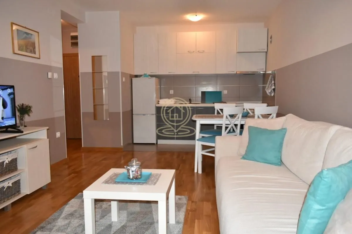 Izdavanje, dvosoban stan, 42m², Podbara, Novi Sad Sve Podlokacije